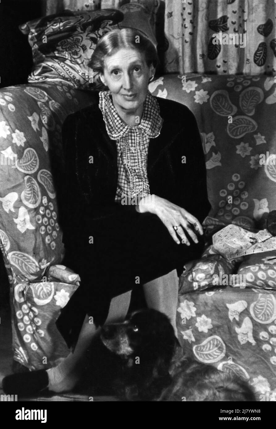 Virginia woolf Black and White Stock Photos & Images - Alamy