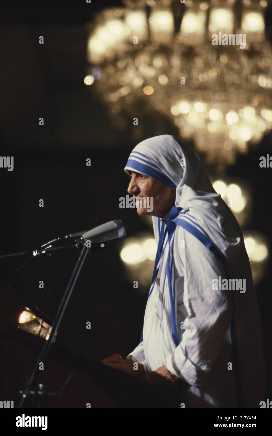 Saint teresa of calcutta hi-res stock photography and images - Alamy