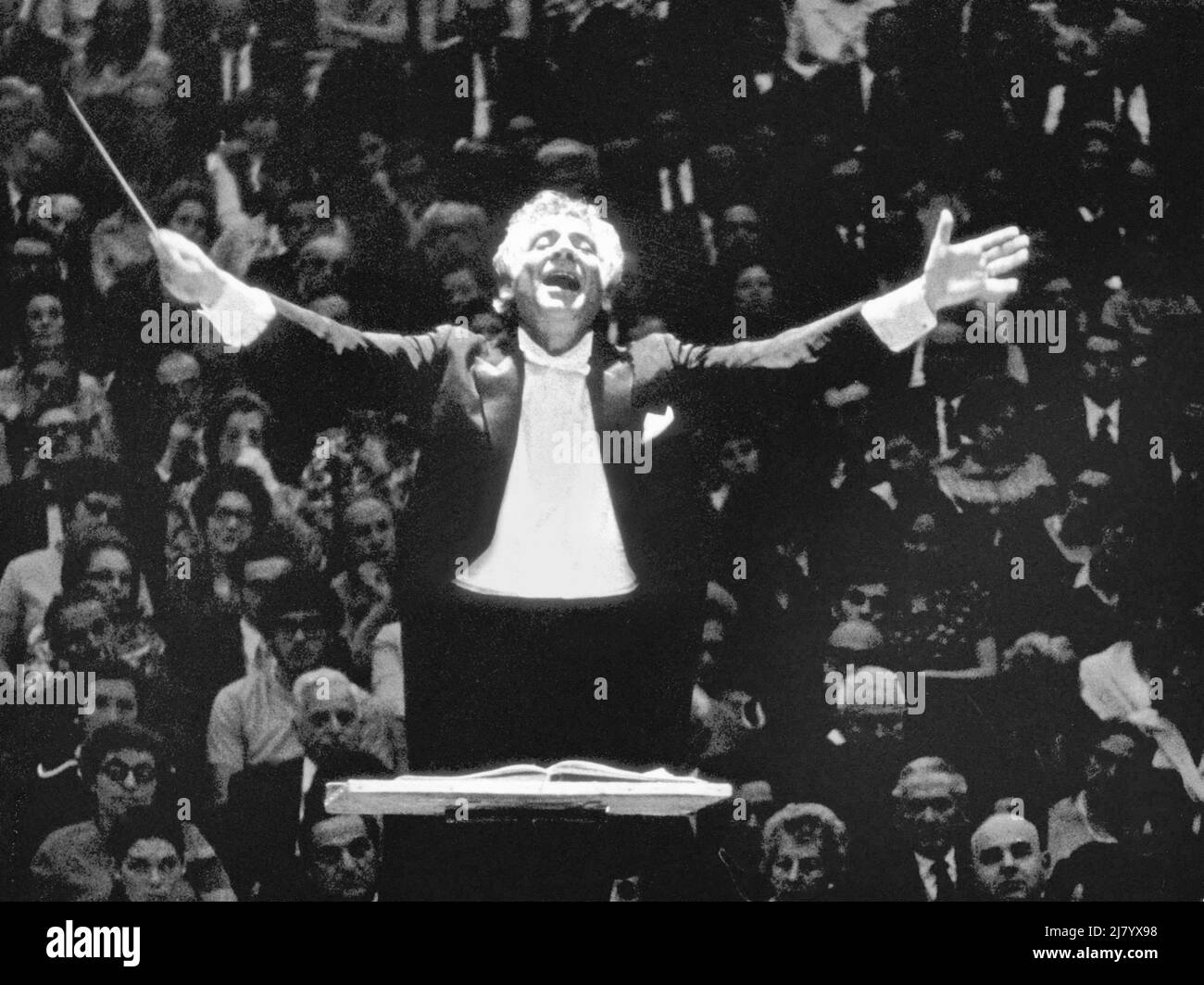 Leonard bernstein conducting Black and White Stock Photos & Images - Alamy