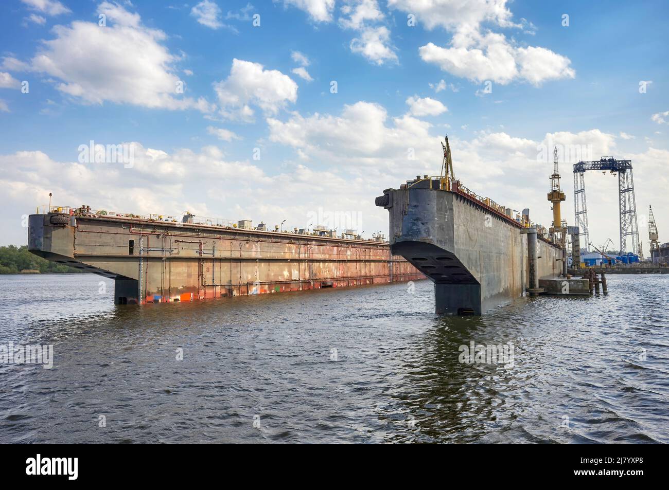 Empty dry dock hi-res stock photography and images - Alamy
