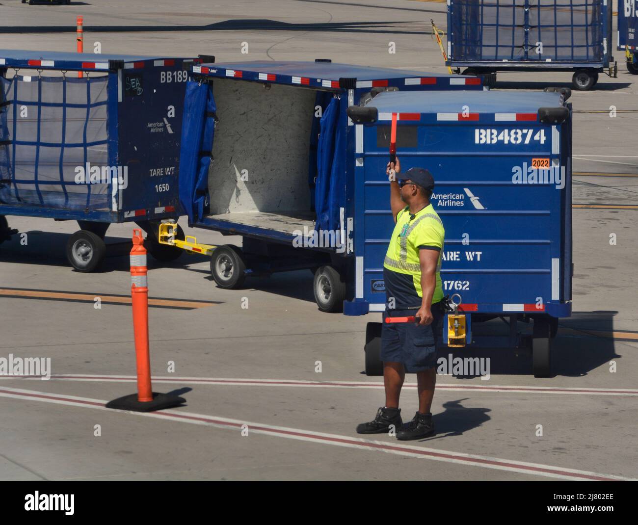 Ground crew member hi-res stock photography and images - Alamy