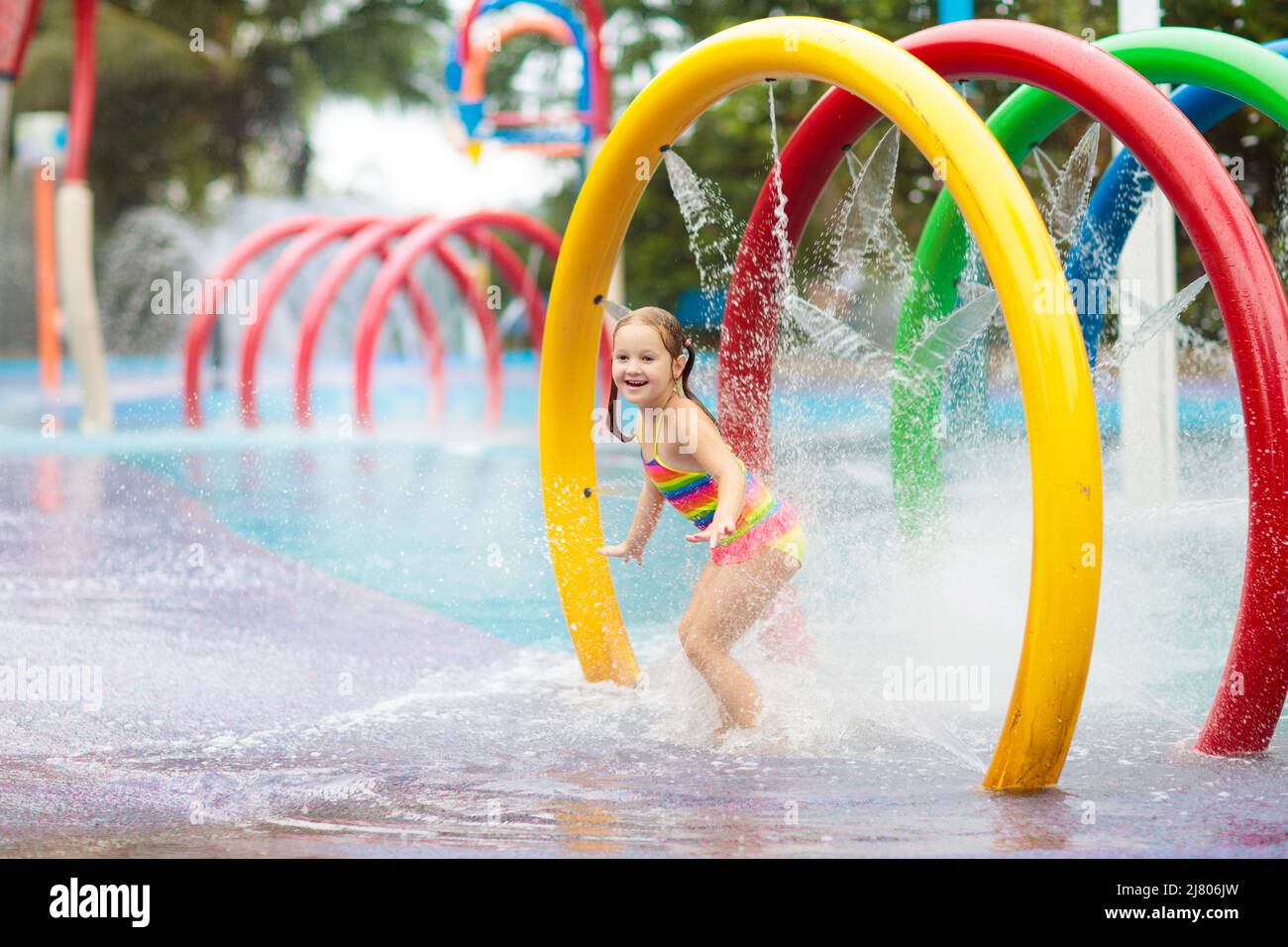 Child in waterpark hi-res stock photography and images - Alamy