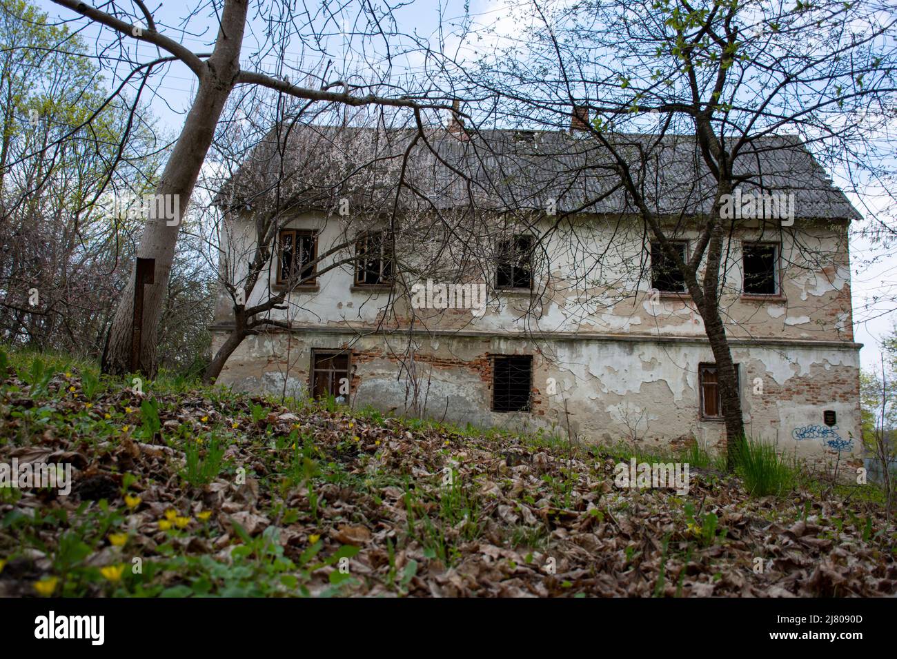 abandoned empty house with empty windows Stock Photo - Alamy