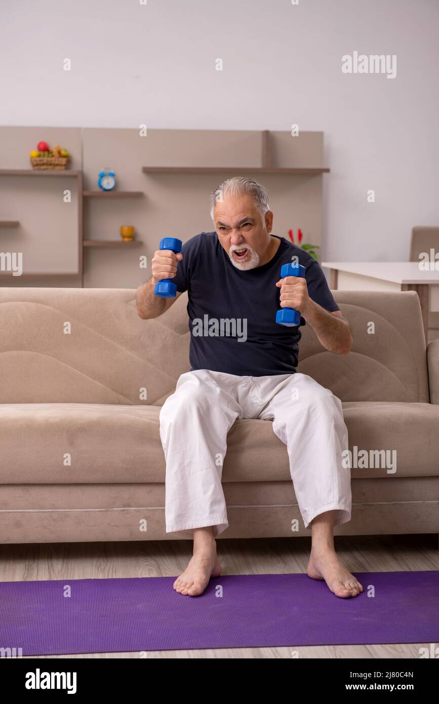Bodybuilder sitting doing exercises hi-res stock photography and images ...