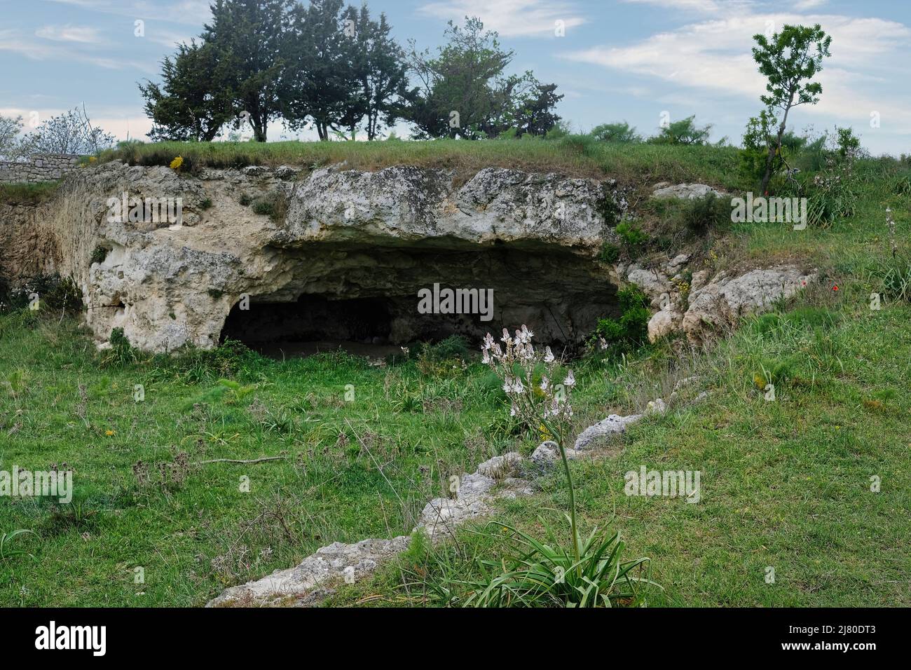 Prehistoric caves in the Murgia Materana reserve (Matera Italy) dating ...