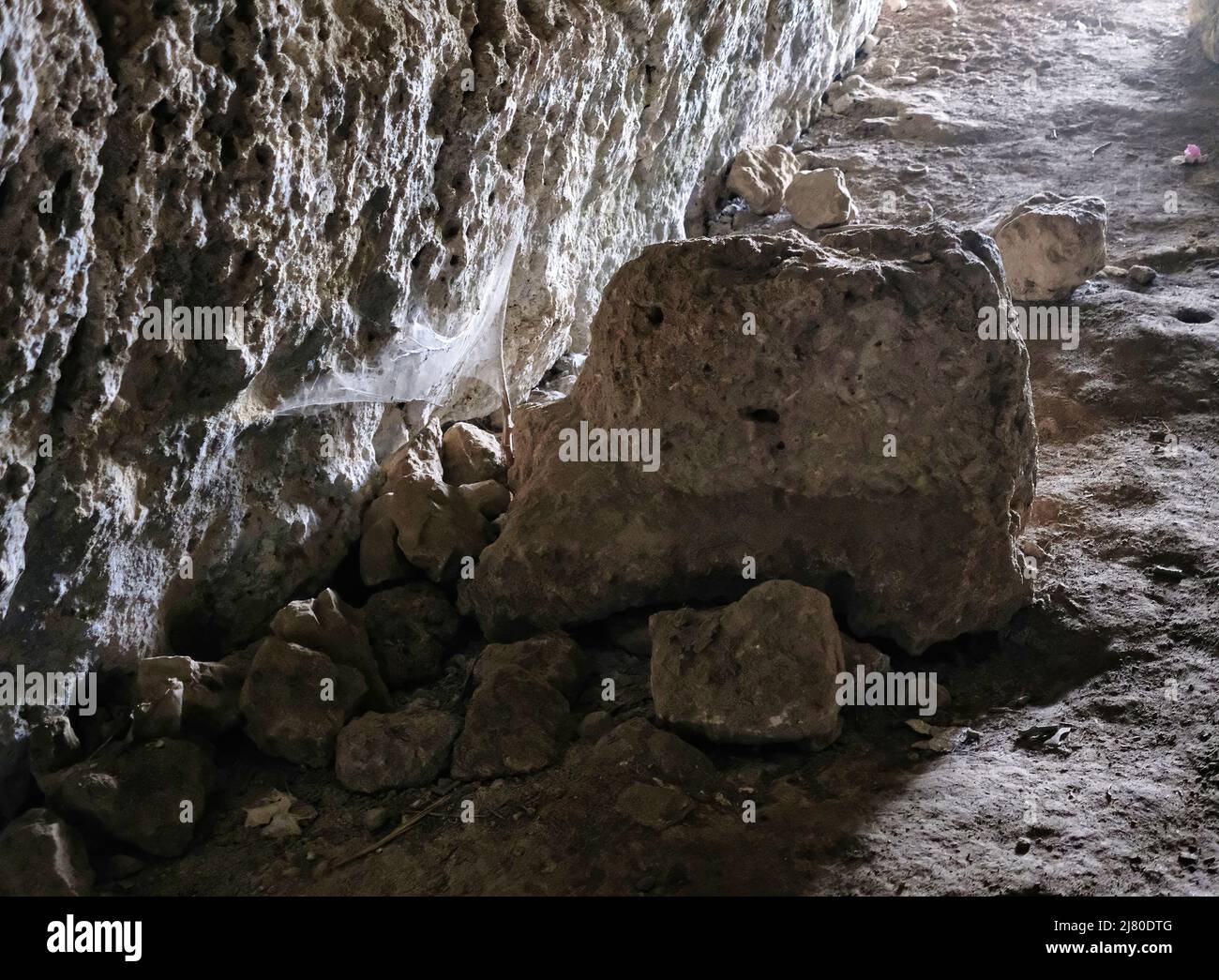 Prehistoric caves in the Murgia Materana reserve (Matera Italy) dating ...