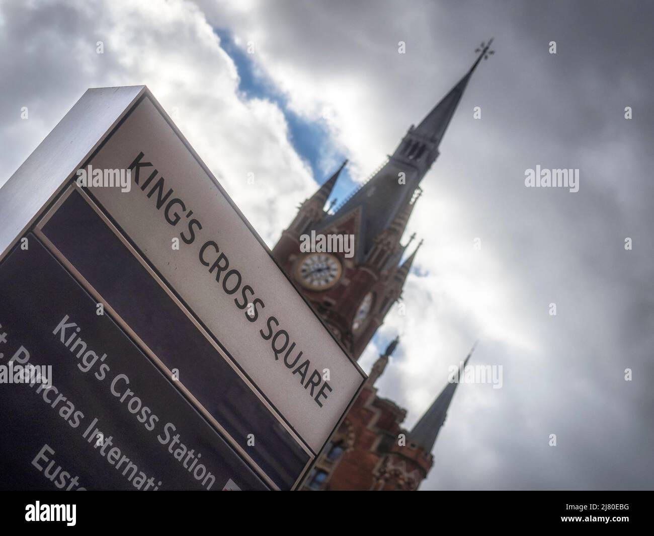 Kings cross square sign hi-res stock photography and images - Alamy