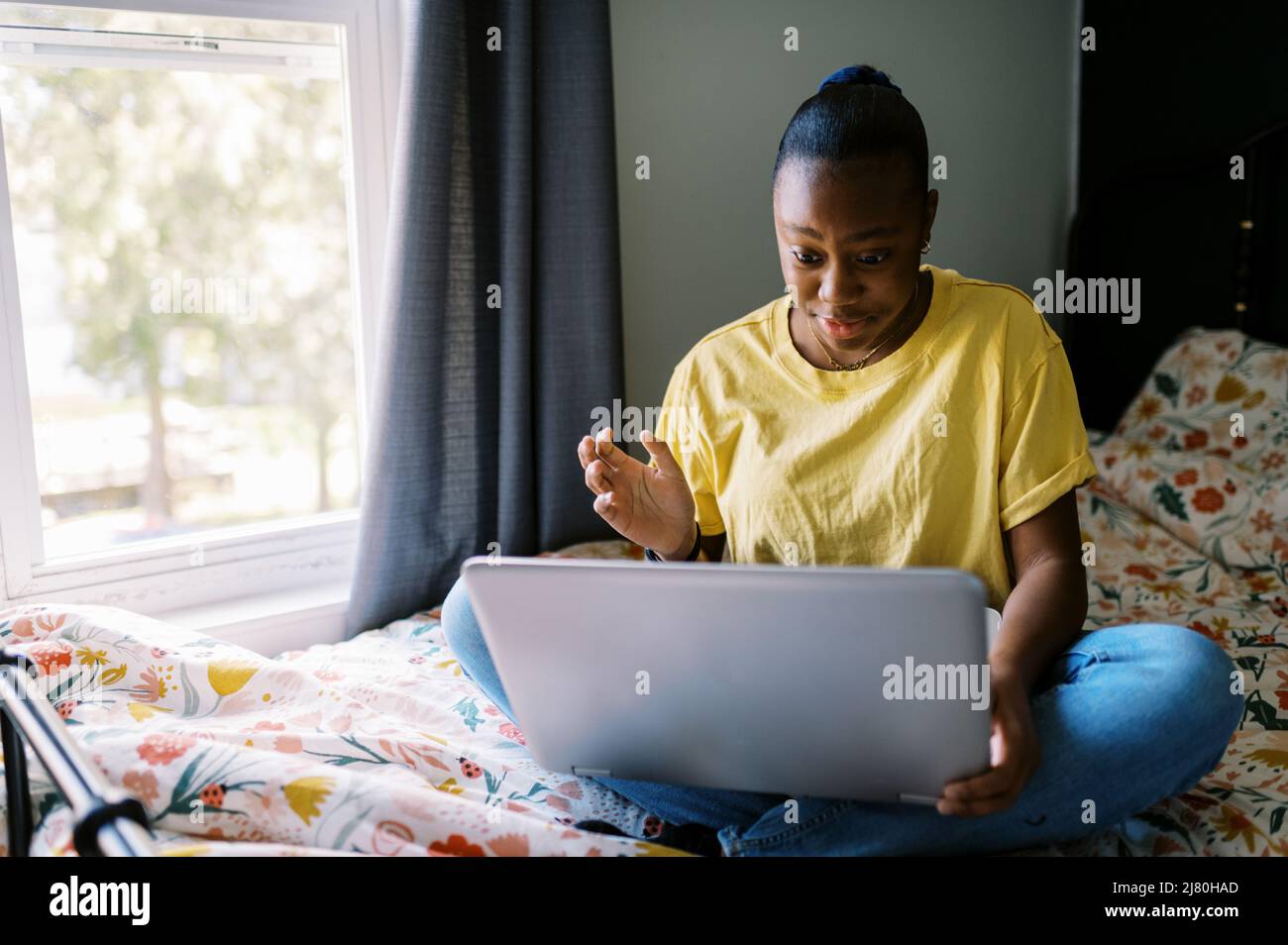 Teen typing computer hi-res stock photography and images - Alamy