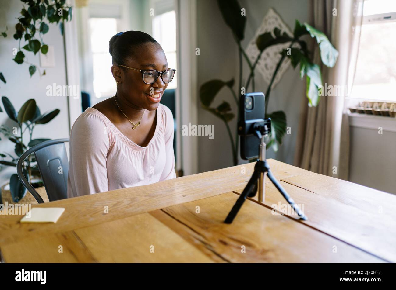 Video recording with phone hi-res stock photography and images - Alamy