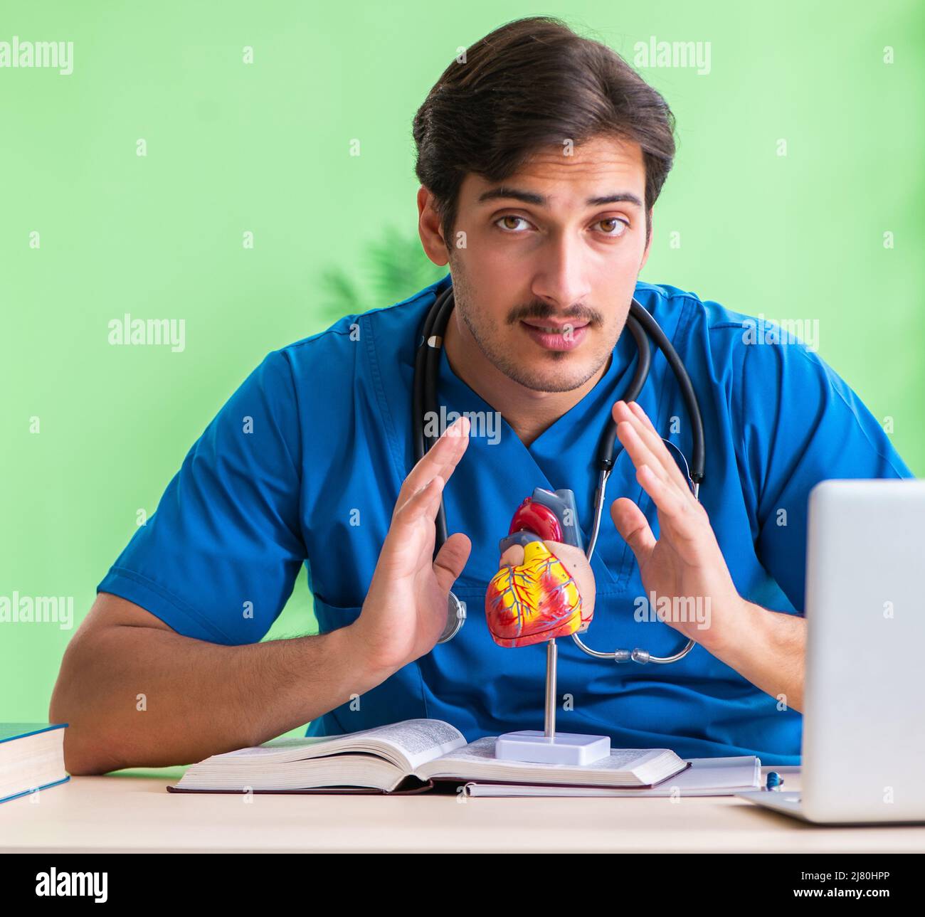 Doctor student explaining heart hi-res stock photography and images - Alamy