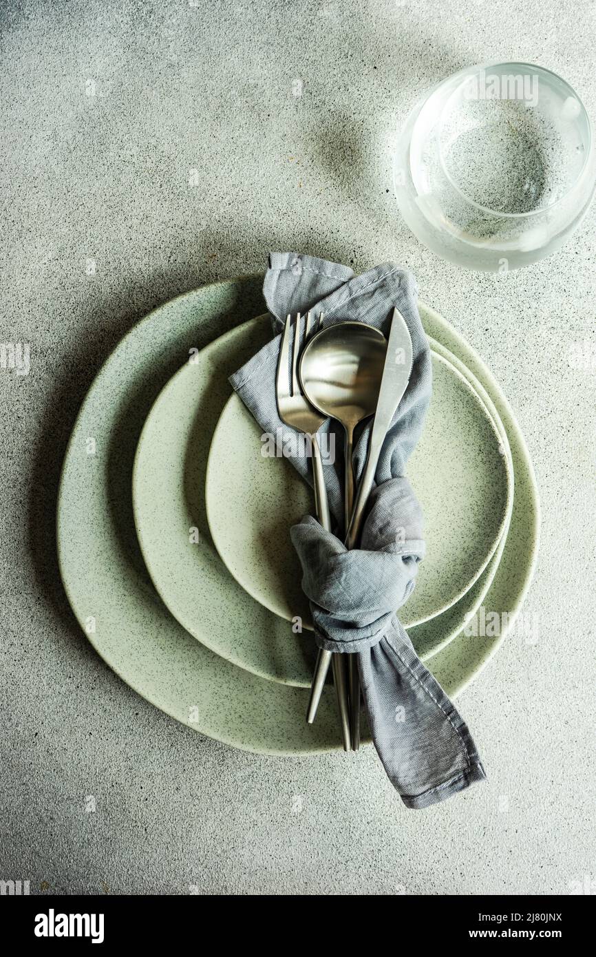 Minimalistic place setting hi-res stock photography and images - Alamy