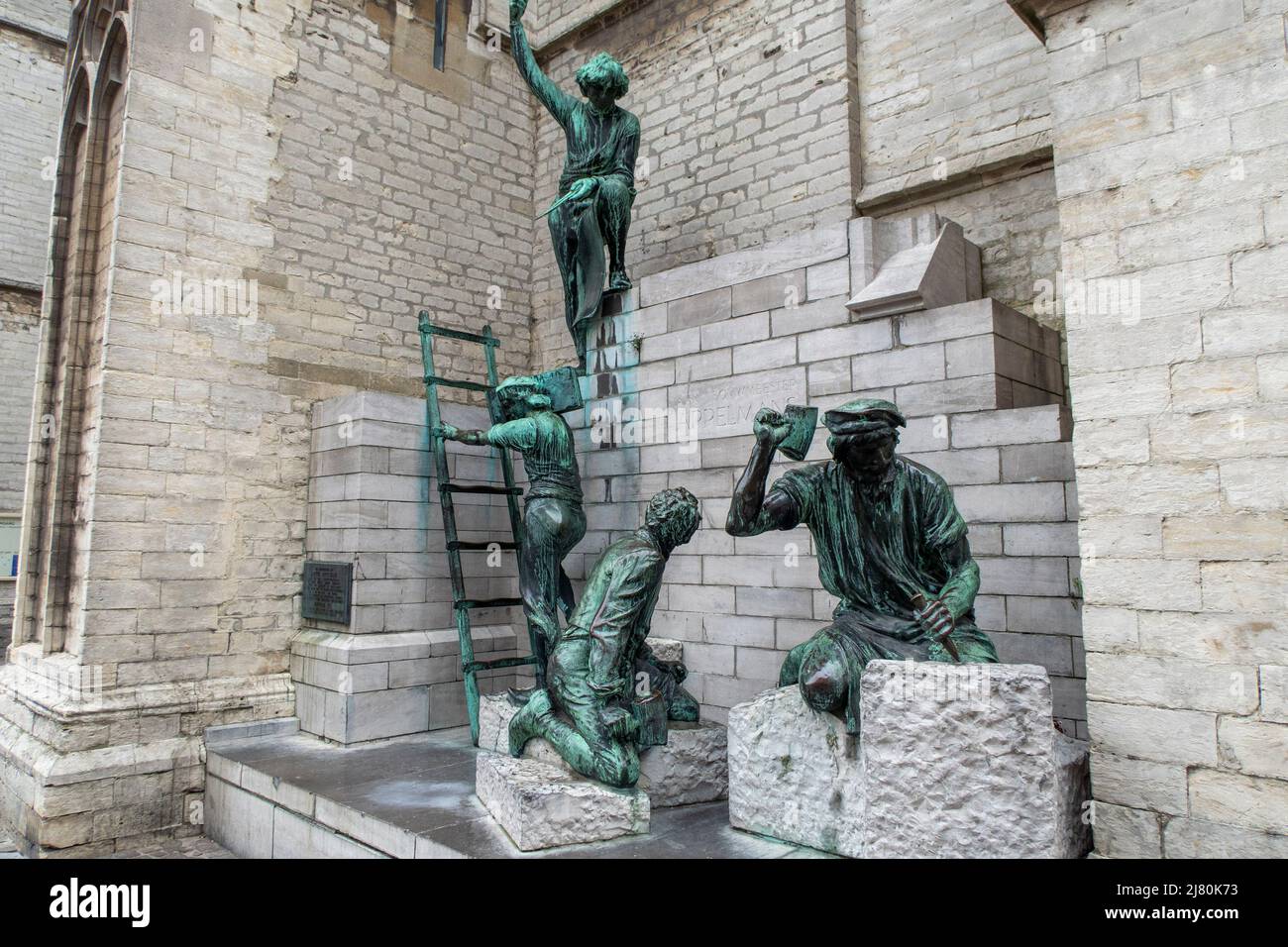 Statues depicting medieval cathedral builders outside the Cathedral Of ...