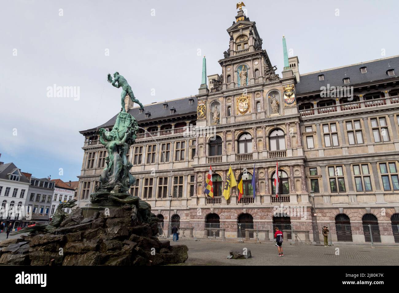 Statue de brabo hi-res stock photography and images - Alamy