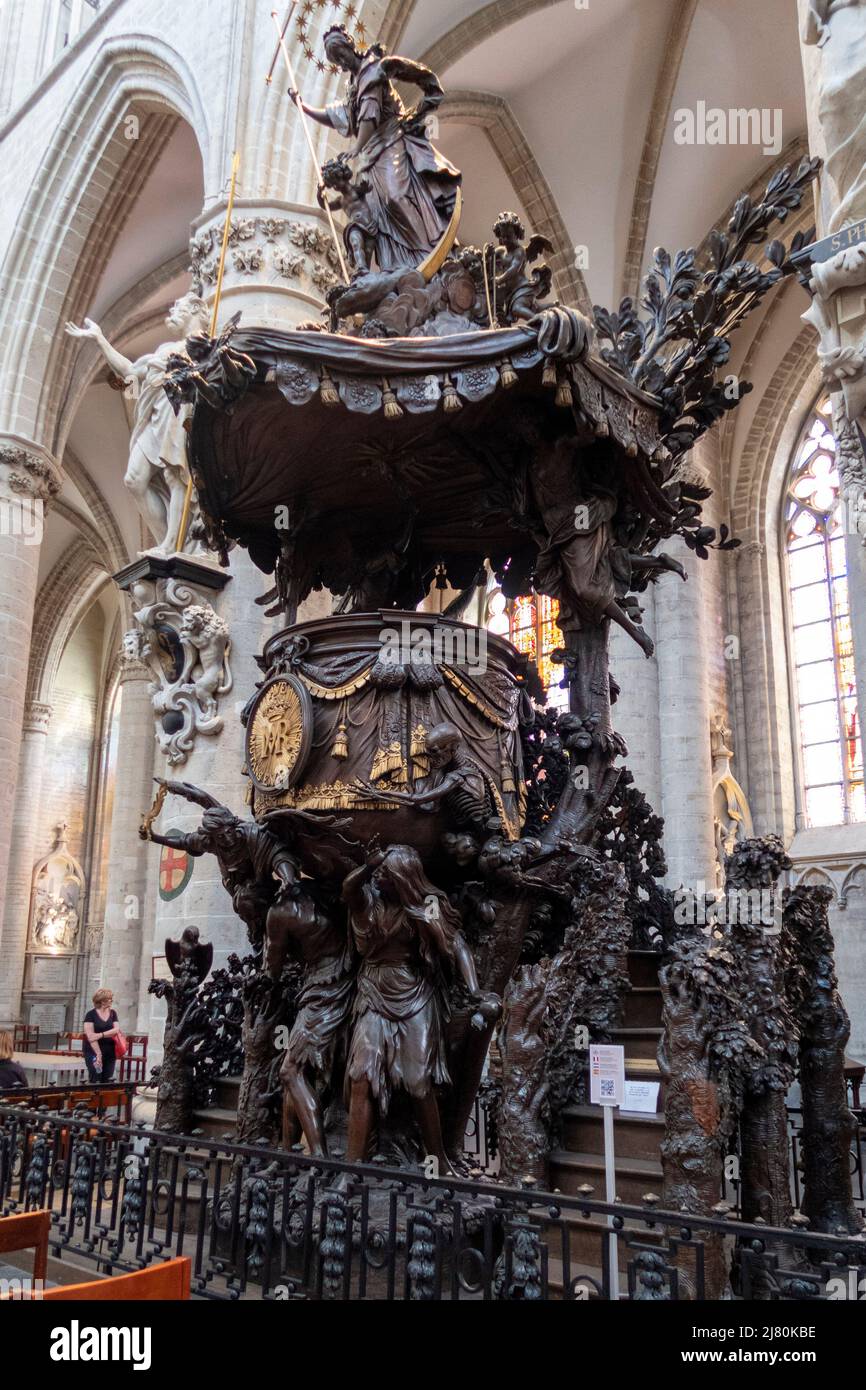 Wooden pulpit hi-res stock photography and images - Alamy