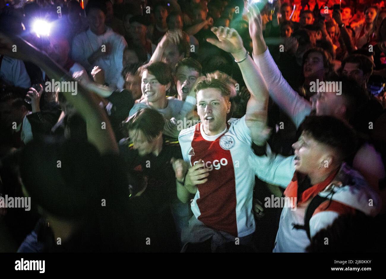 2022-05-11 21:47:01 AMSTERDAM - Ajax fans celebrate in the Kopstootbar ...