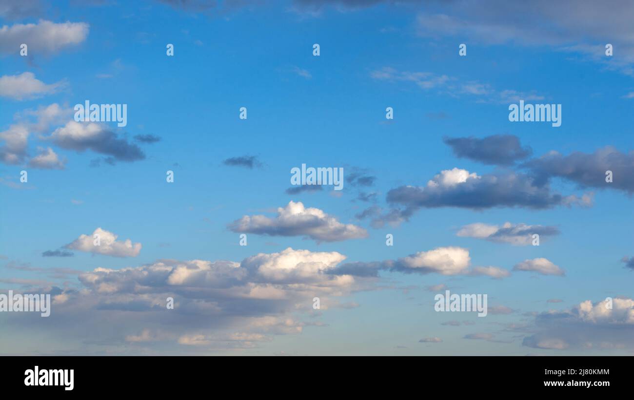 Sparse clouds hi-res stock photography and images - Alamy