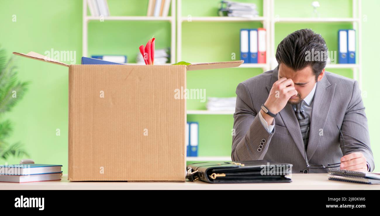 The male employee collecting his stuff after redundancy Stock Photo - Alamy