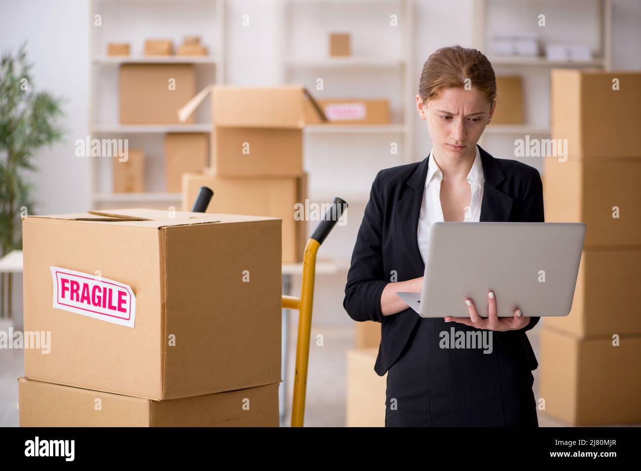 Female professional mover doing home relocation Stock Photo - Alamy