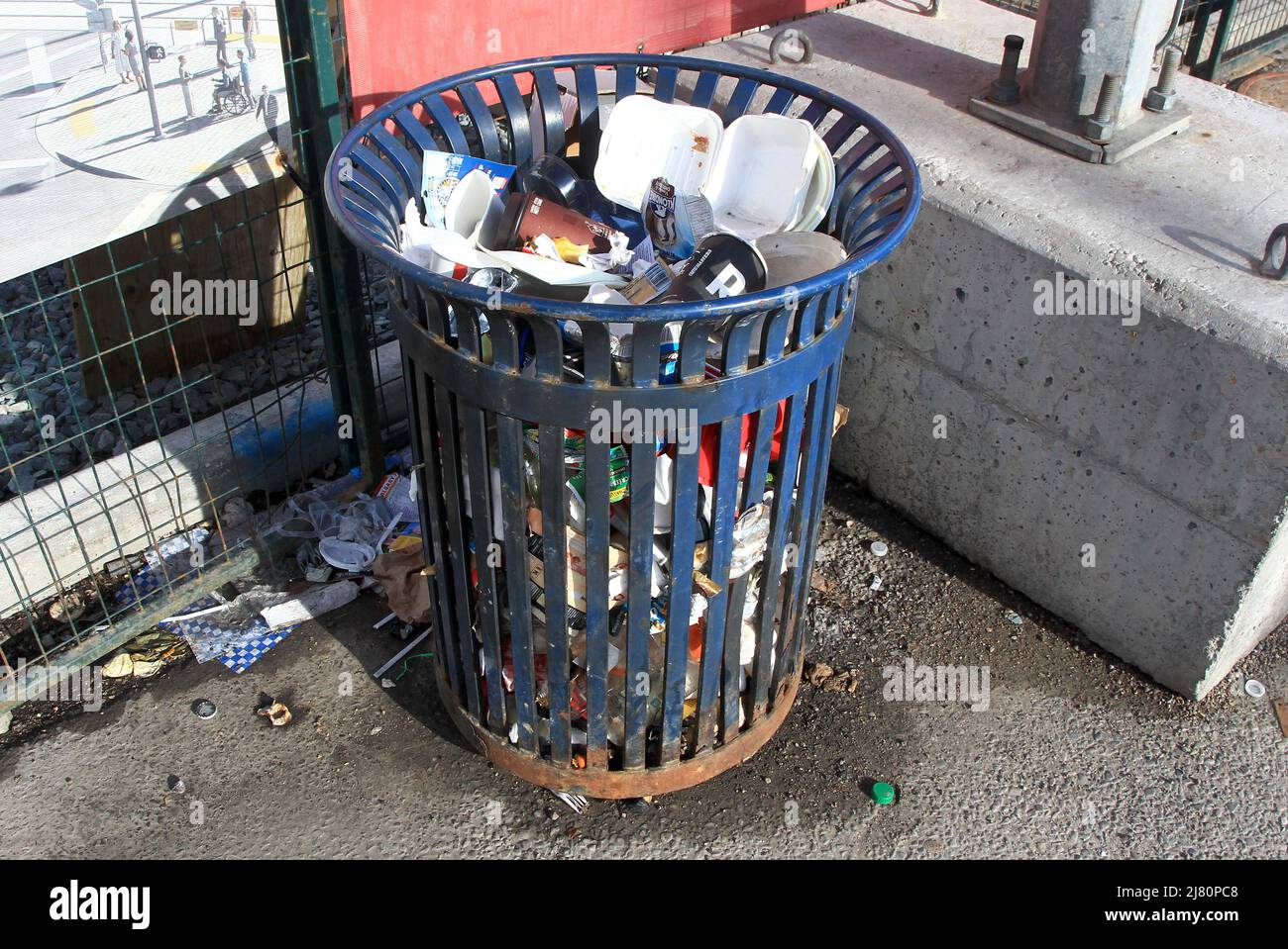 Metal outdoor garbage can overflowing with trash Stock Photo - Alamy