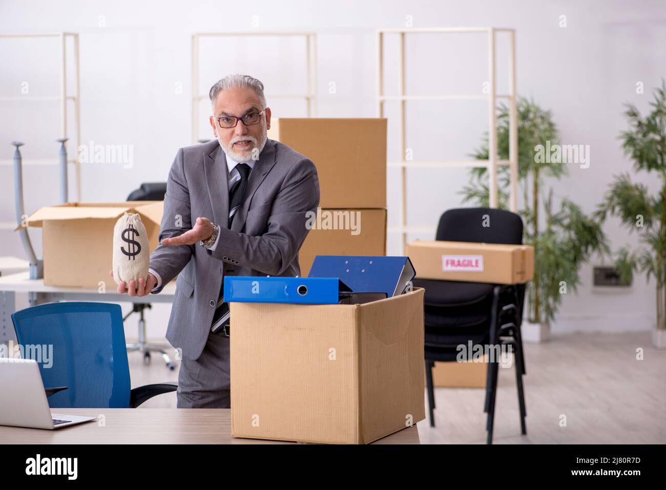 Old employee in relocation concept Stock Photo - Alamy