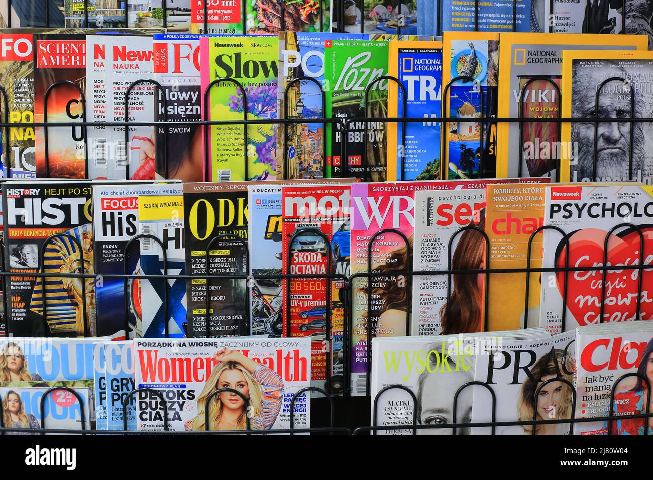 Newsstand kiosk selling magazines hi-res stock photography and images ...