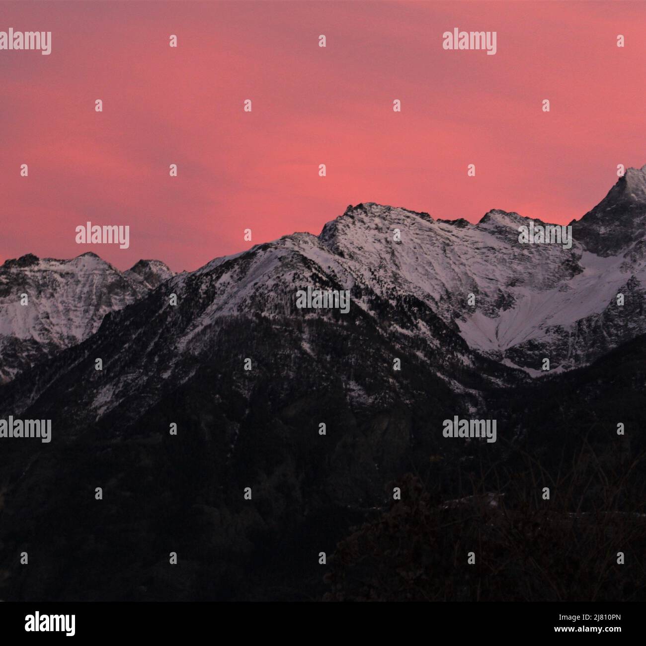 Pink mountains hi-res stock photography and images - Alamy