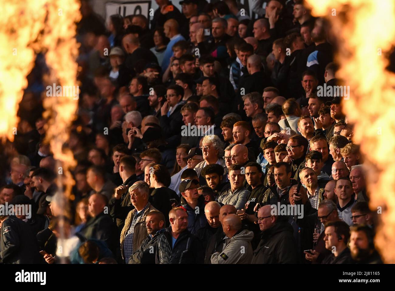 Manchester city fans hi-res stock photography and images - Alamy