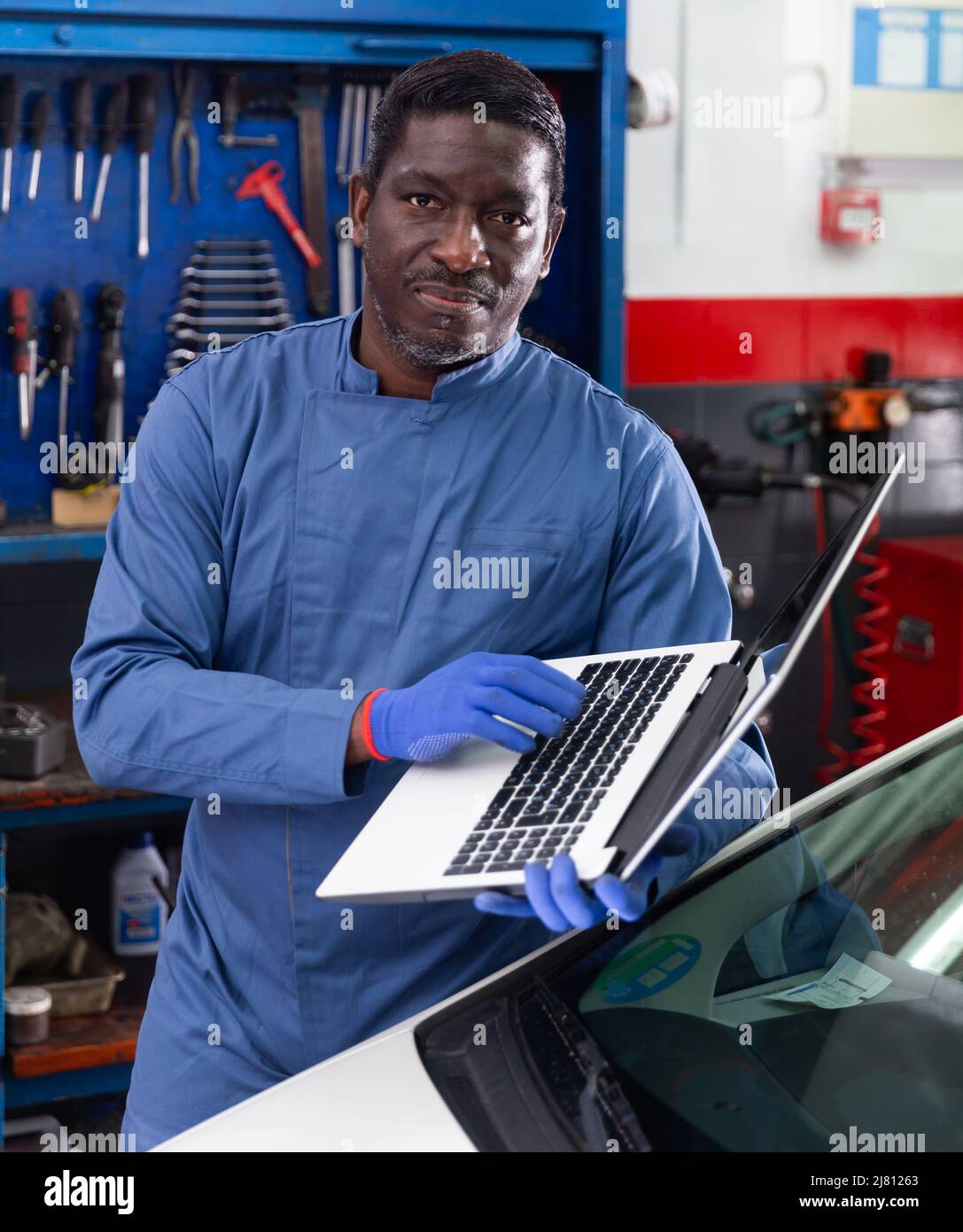 Car diagnostics in auto service Stock Photo - Alamy