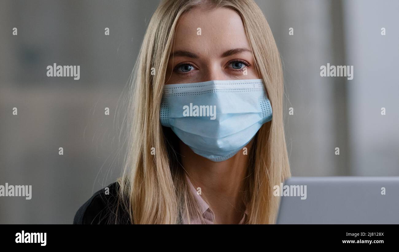 Portrait caucasian 30s business woman marketing specialist bank worker ...