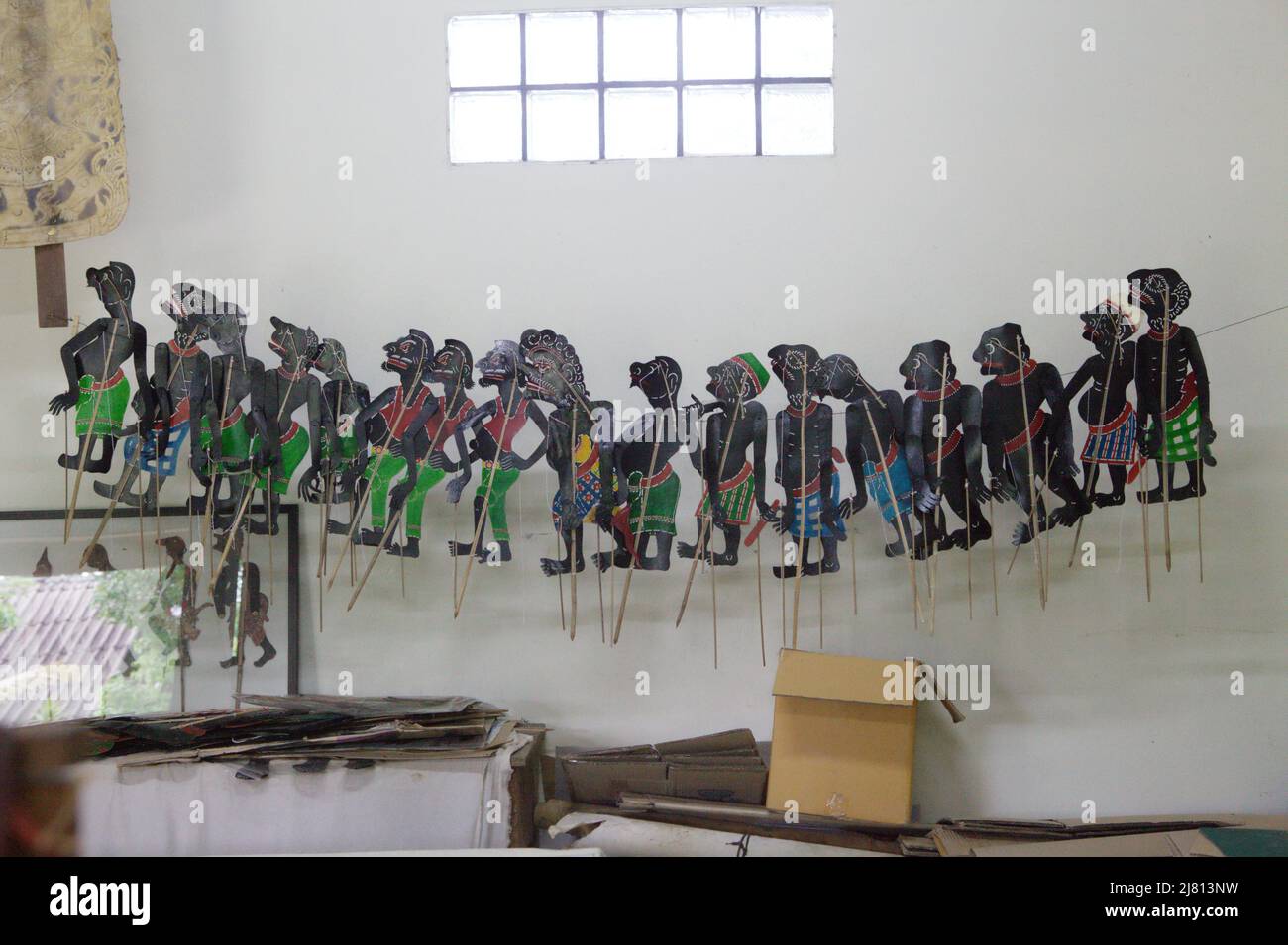 Shadow puppets hi-res stock photography and images - Alamy