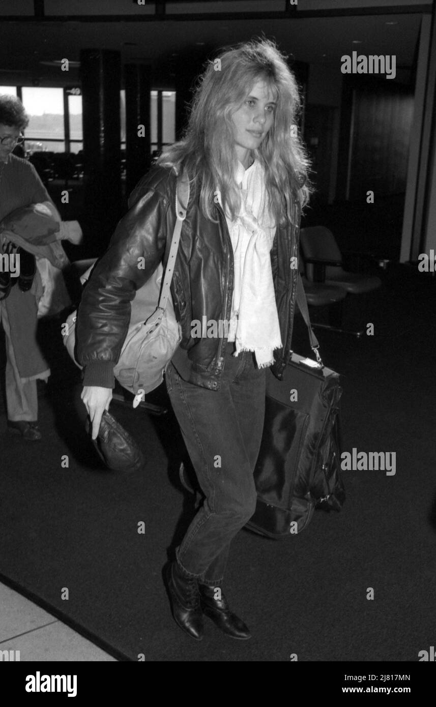Lori Singer at LAX in 1988 Credit: Ralph Dominguez/MediaPunch Stock ...