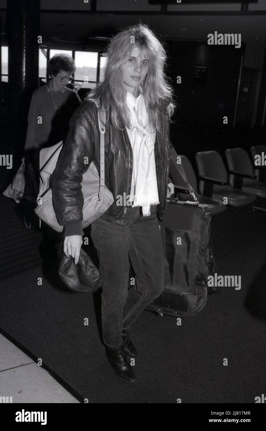 Lori Singer at LAX in 1988 Credit: Ralph Dominguez/MediaPunch Stock ...