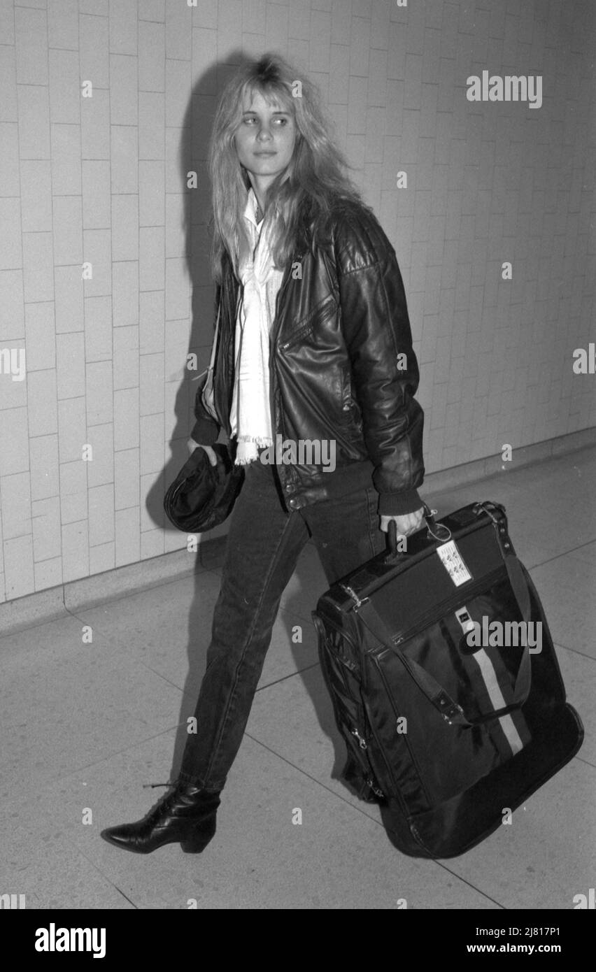 Lori Singer at LAX in 1988 Credit: Ralph Dominguez/MediaPunch Stock ...