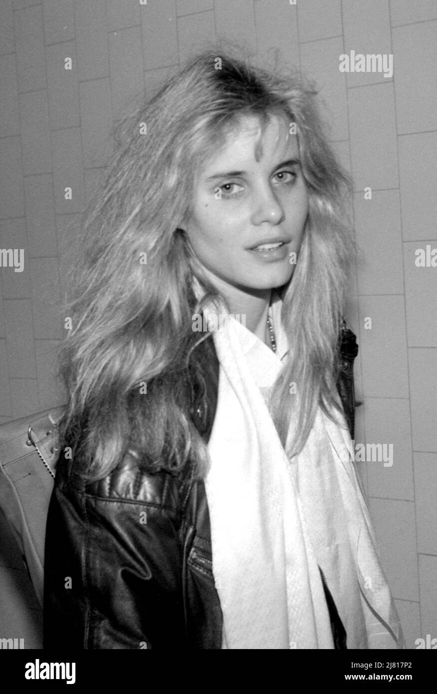 Lori Singer at LAX in 1988 Credit: Ralph Dominguez/MediaPunch Stock ...