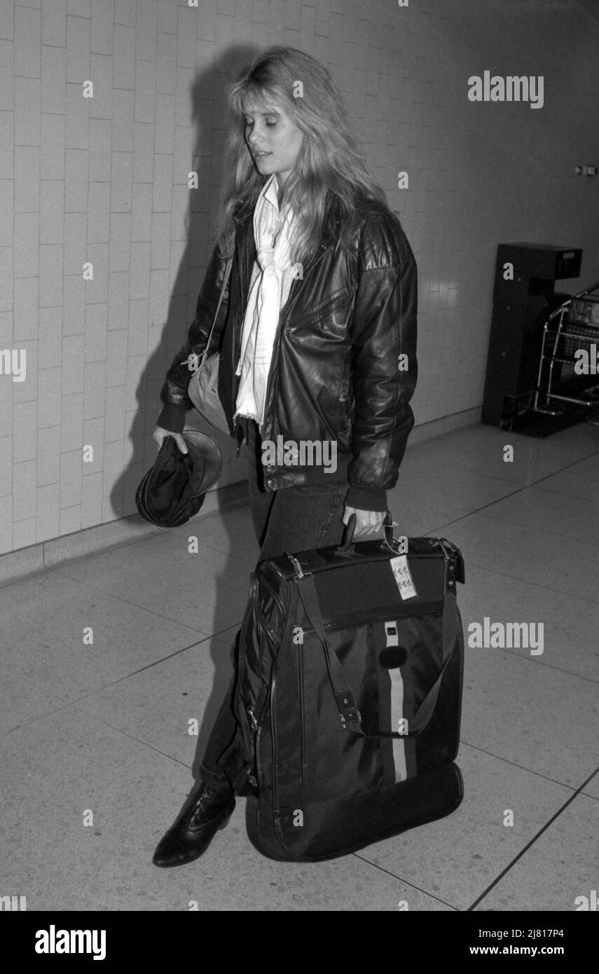 Lori Singer at LAX in 1988 Credit: Ralph Dominguez/MediaPunch Stock ...