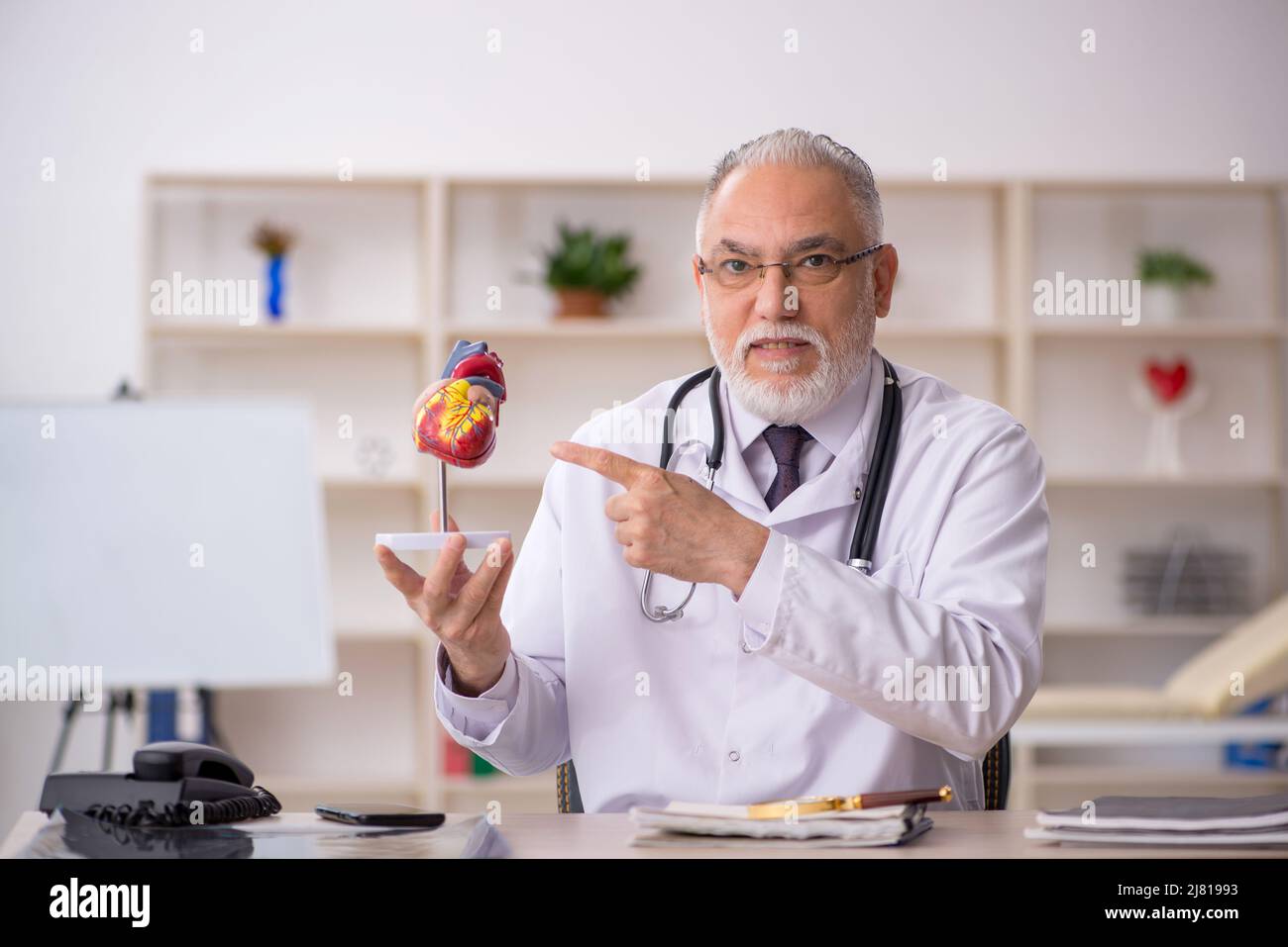 Doctor showing cardiogram old hi-res stock photography and images - Alamy