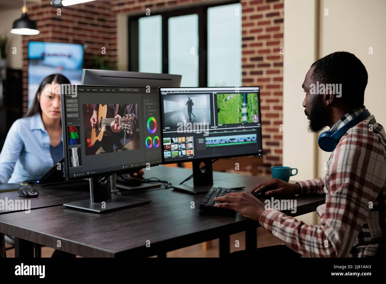 Multi monitor hi-res stock photography and images - Alamy