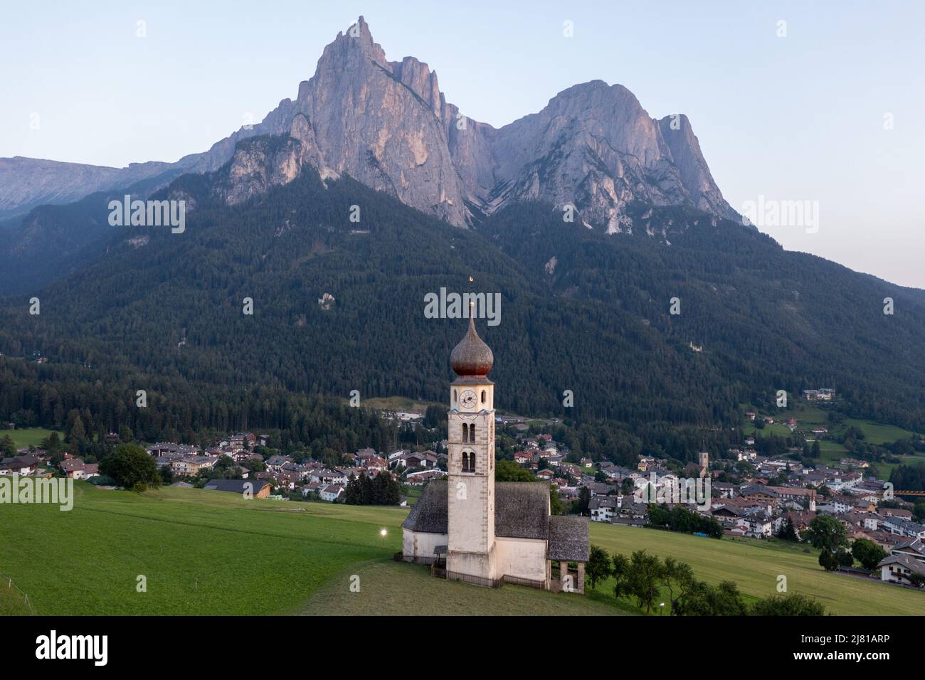 St valentin (kastelruth) village church hi-res stock photography and ...