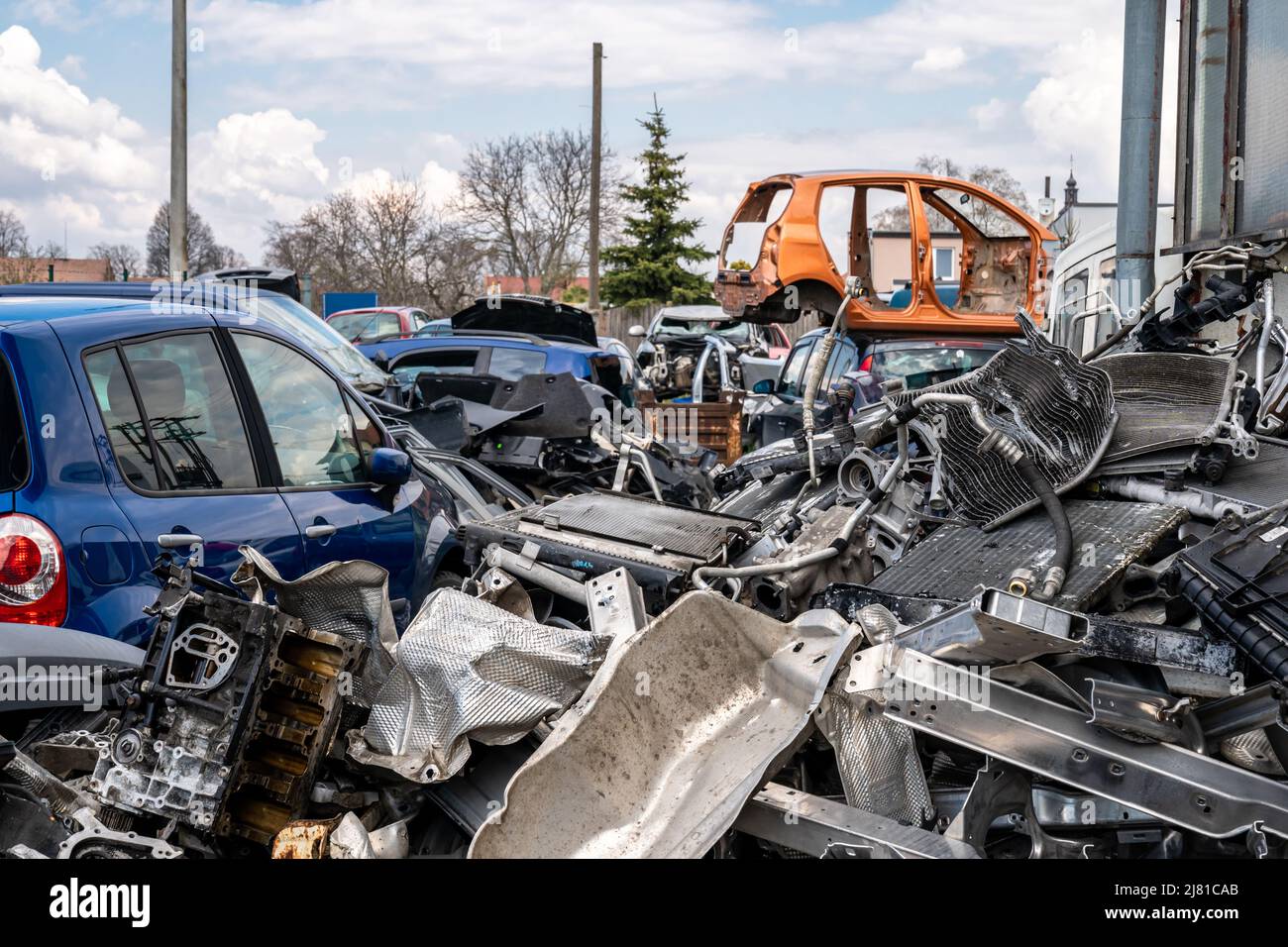 Car dismantling hi-res stock photography and images - Alamy