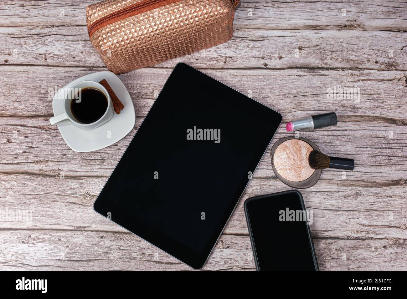 Powder compact table hi-res stock photography and images - Alamy