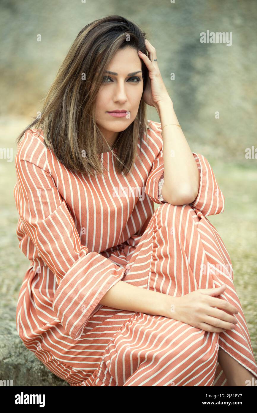 Woman sat on pavement hi-res stock photography and images - Alamy