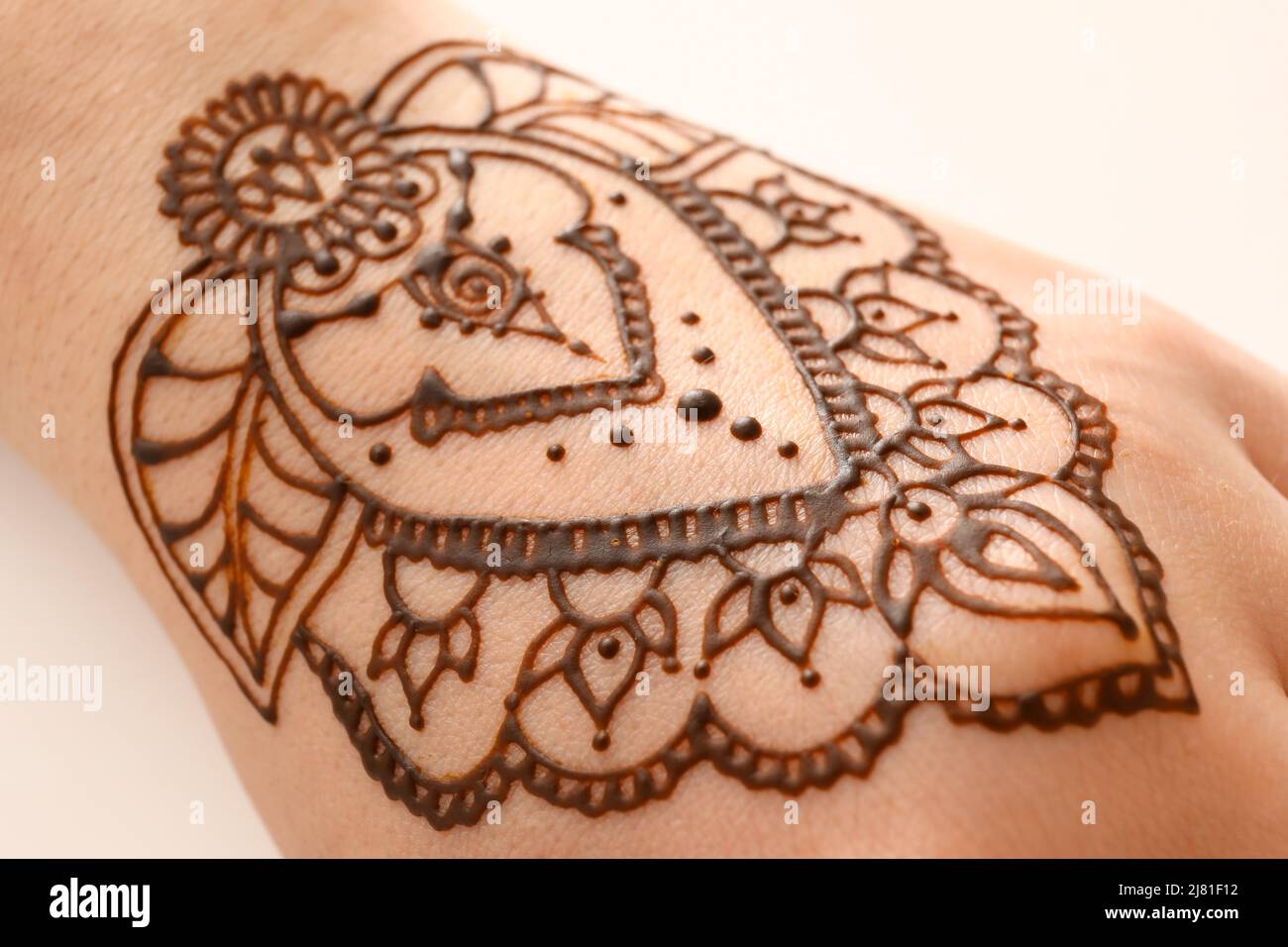Female hand with Mehendi tattoo, closeup Stock Photo - Alamy