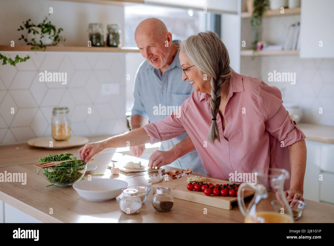 Old couple dinner home hi-res stock photography and images - Alamy