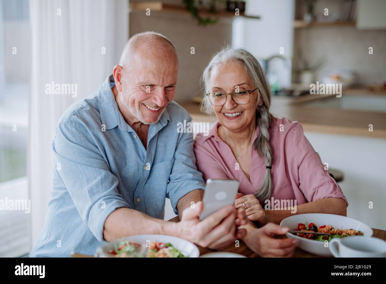 Elderly couple dining table hi-res stock photography and images - Alamy