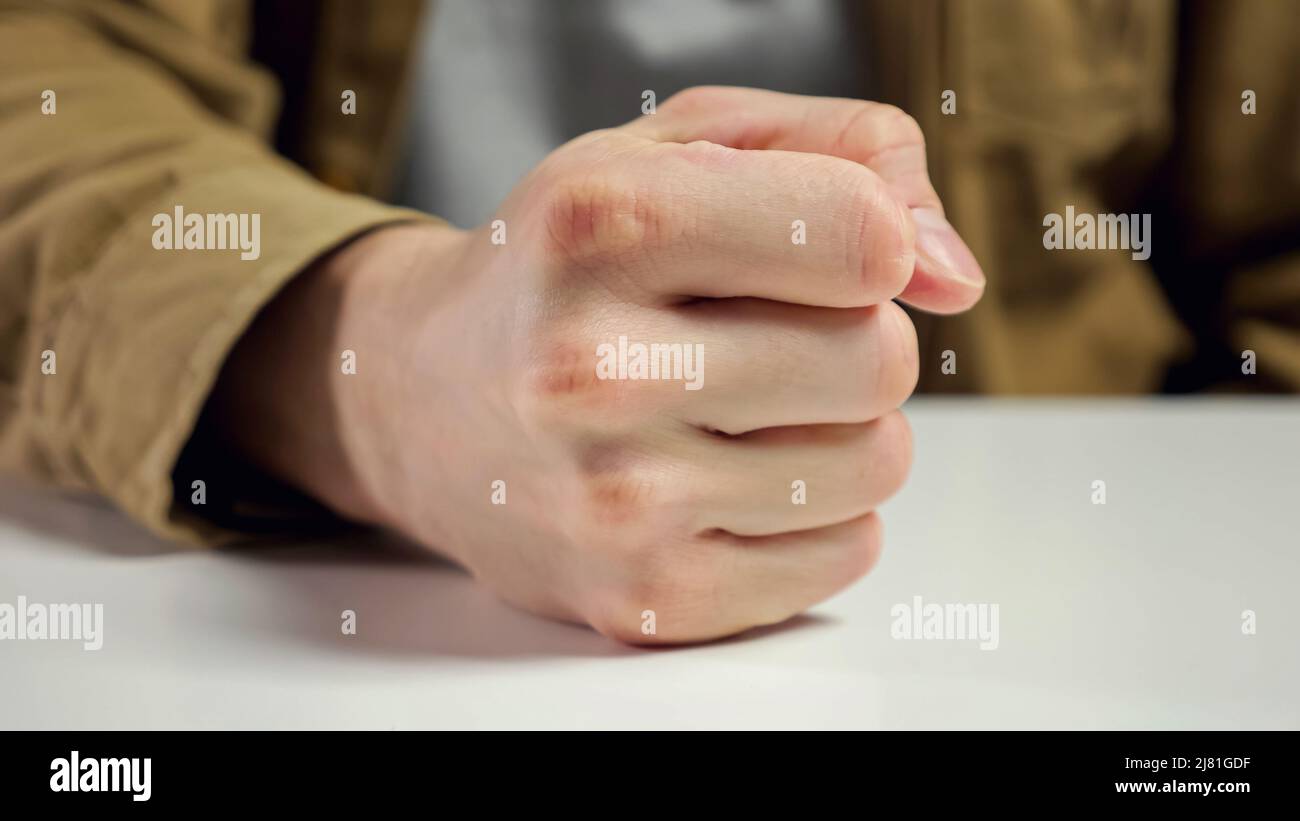 Manager fist table not success hi-res stock photography and images - Alamy