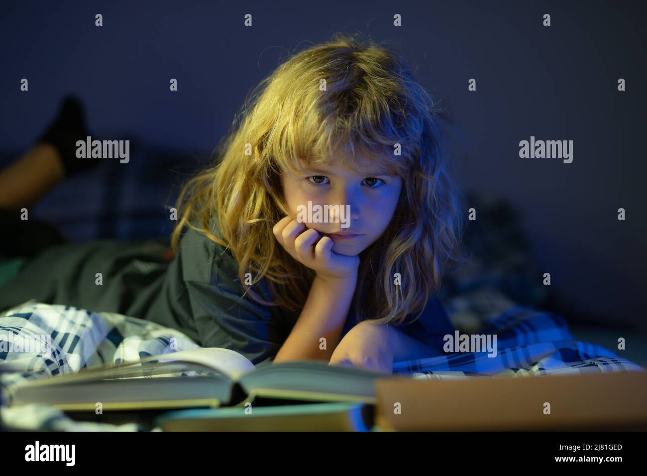 Pictures reading room hi-res stock photography and images - Alamy
