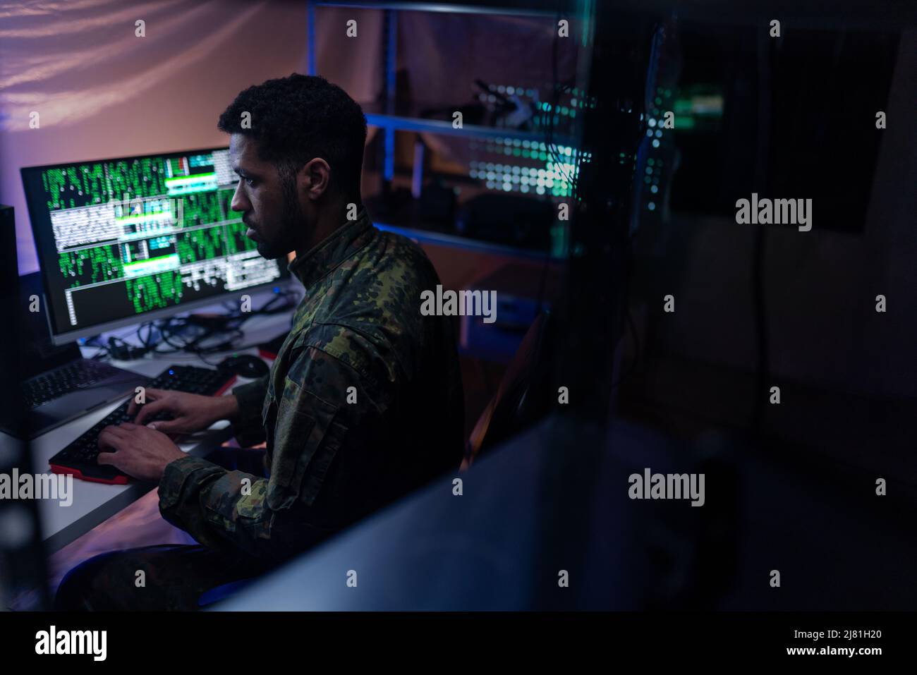 Dark web hi-res stock photography and images - Alamy