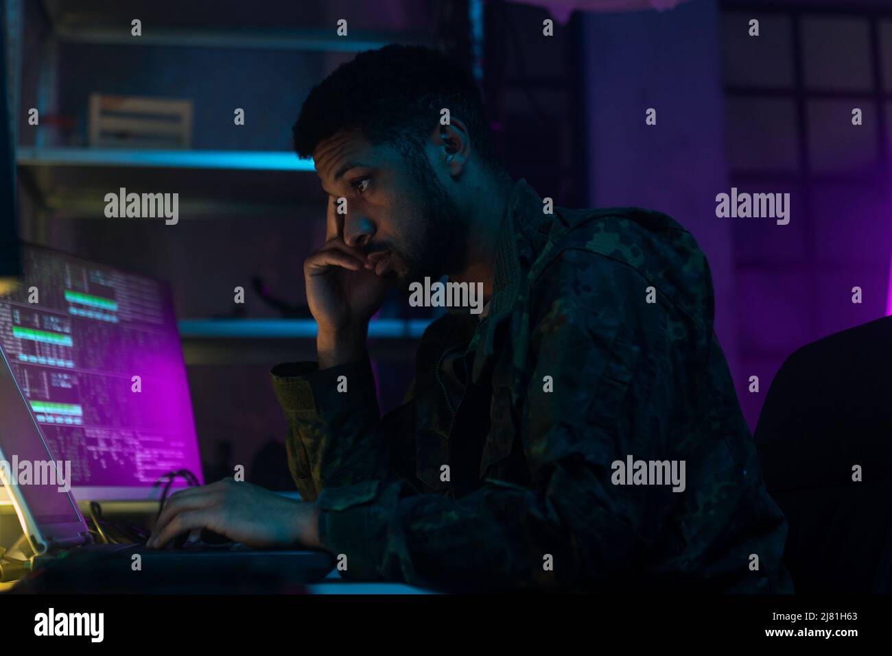 Dark web hacker hi-res stock photography and images - Alamy