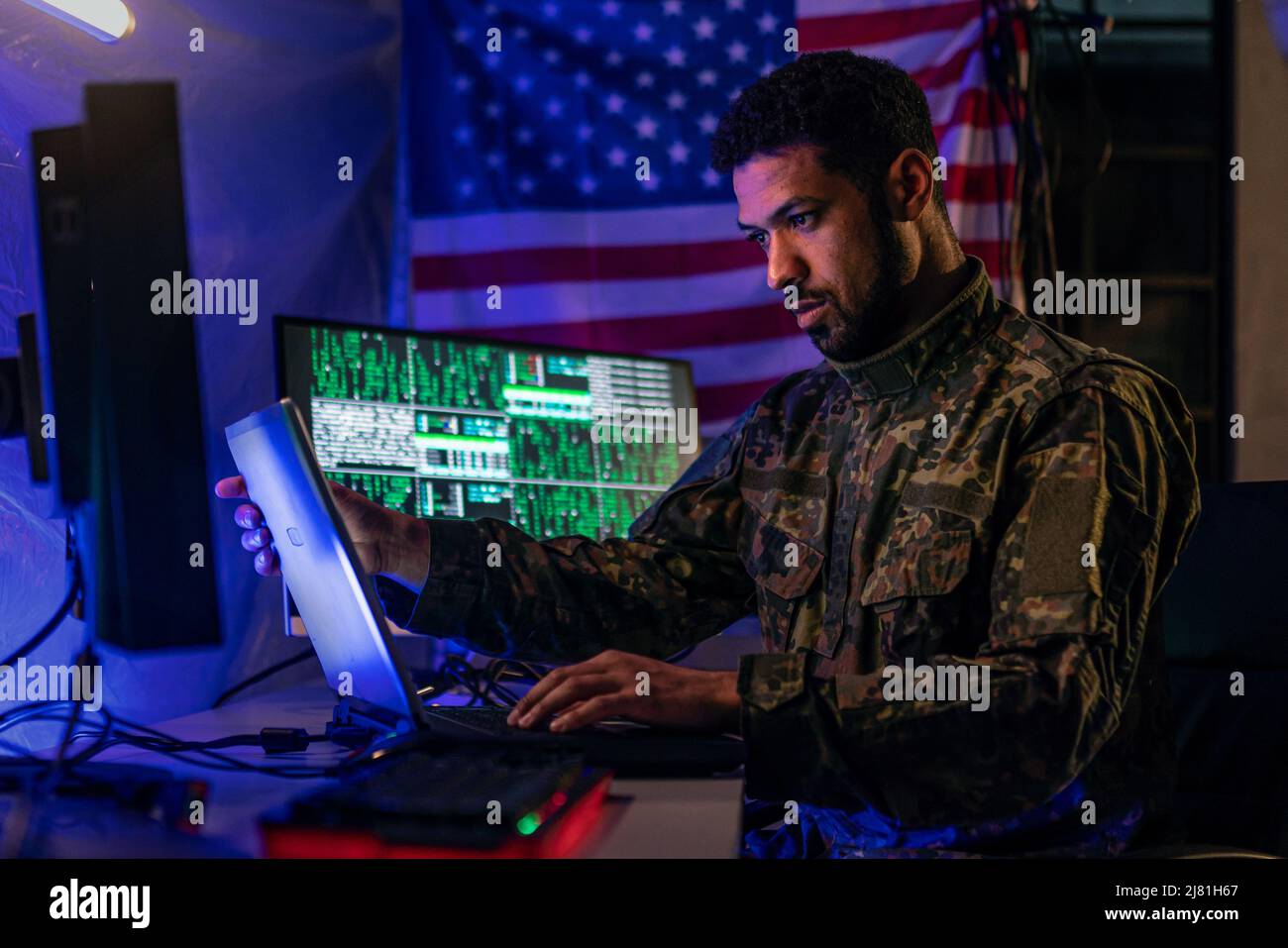 Dark web hacker hi-res stock photography and images - Alamy