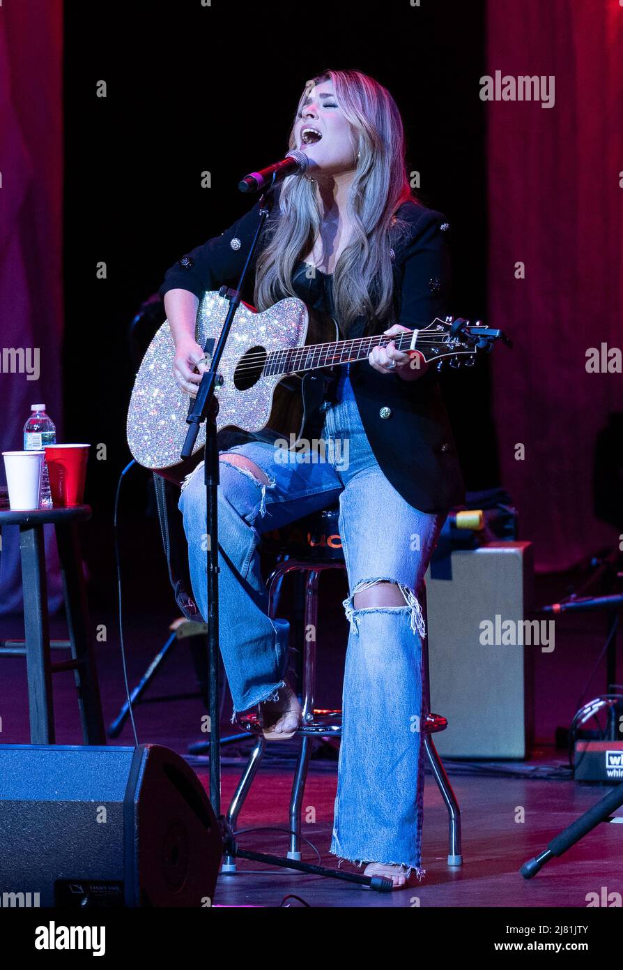 HOLLYWOOD, FLORIDA - MAY 11: Tenille Arts performs during Audacy's ...